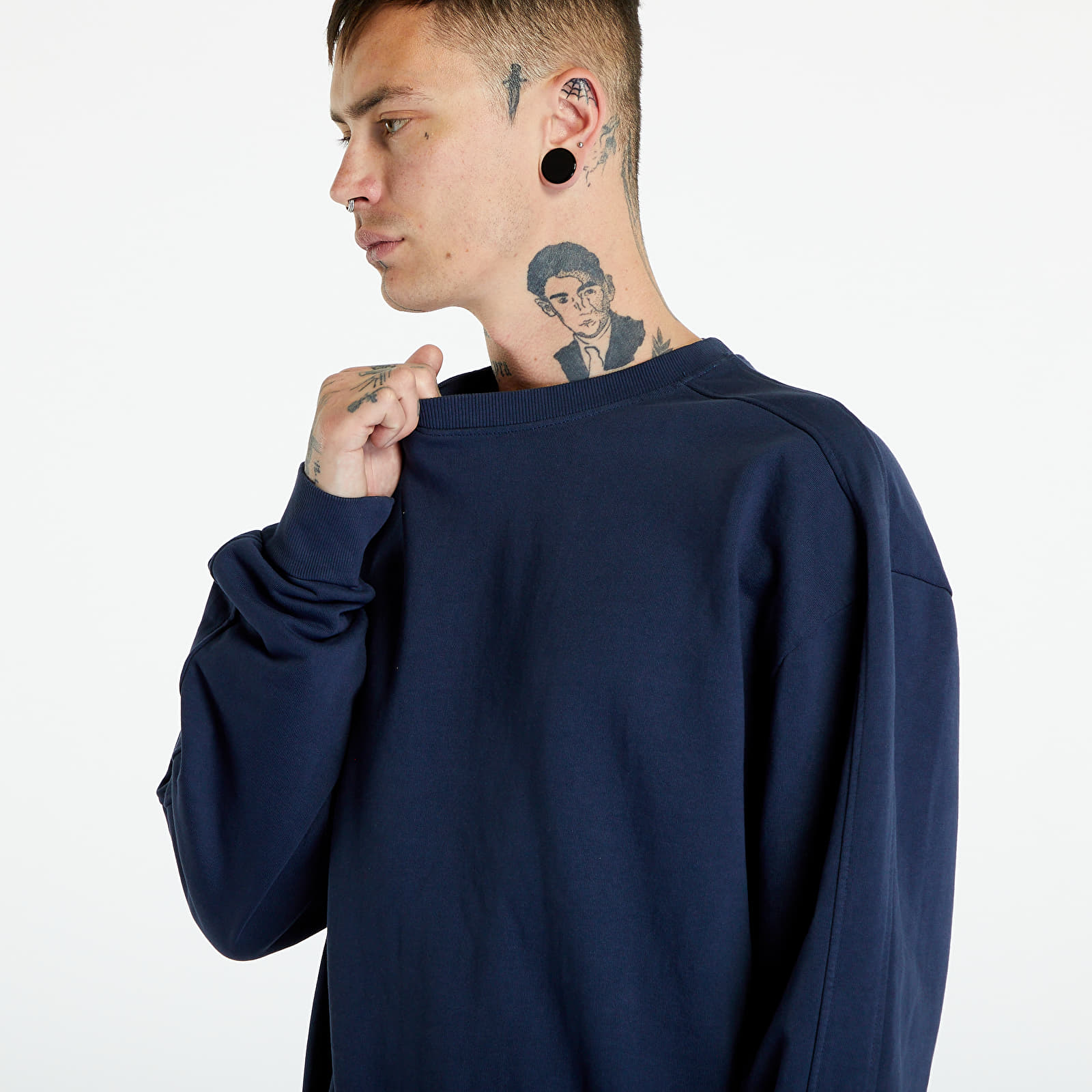 Urban Classics Heavy Terry Garment Dye Crew Dark Blue | Queens