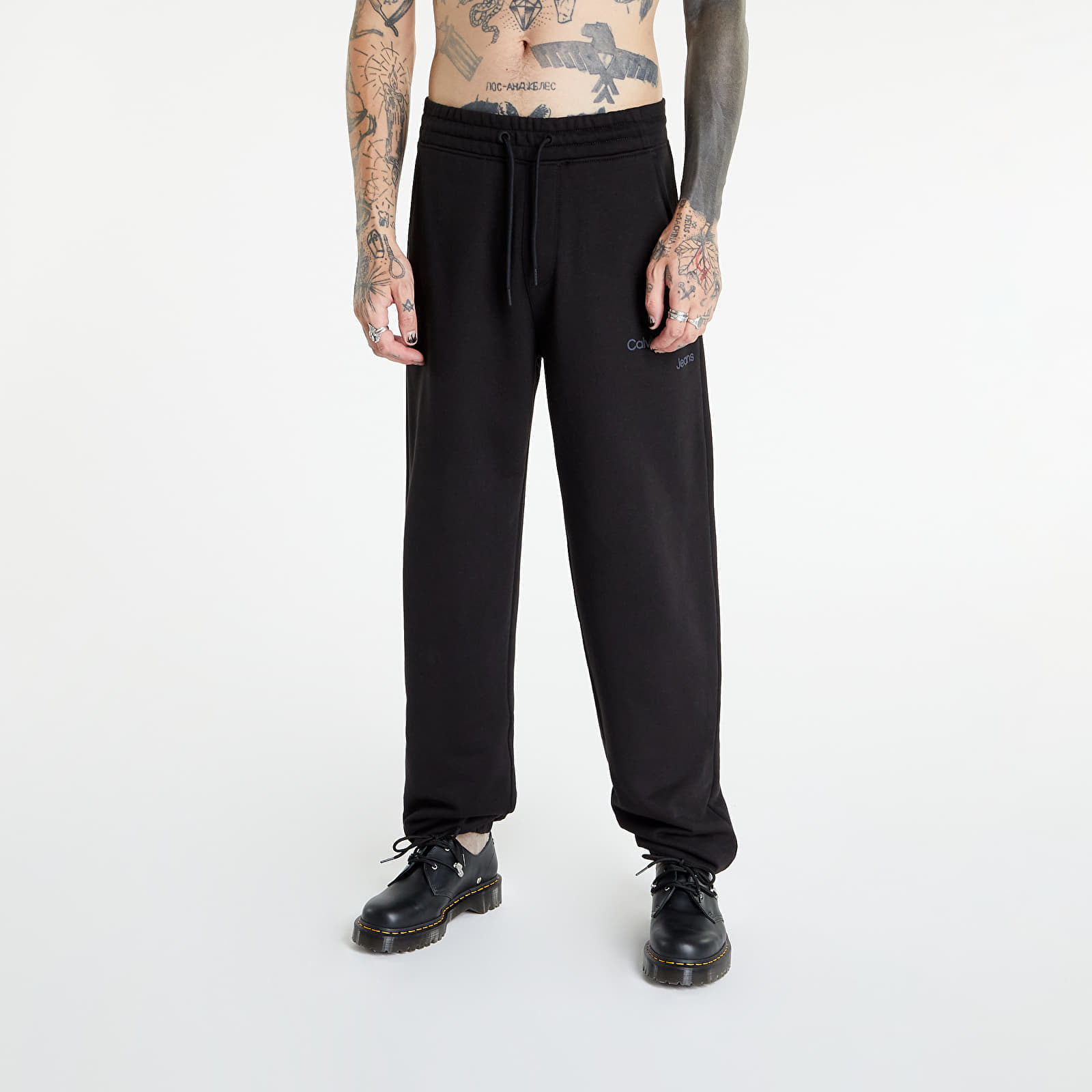 Tepláky CALVIN KLEIN JEANS Disrupted Logo Hwk Pants Ck Black | Queens 💚