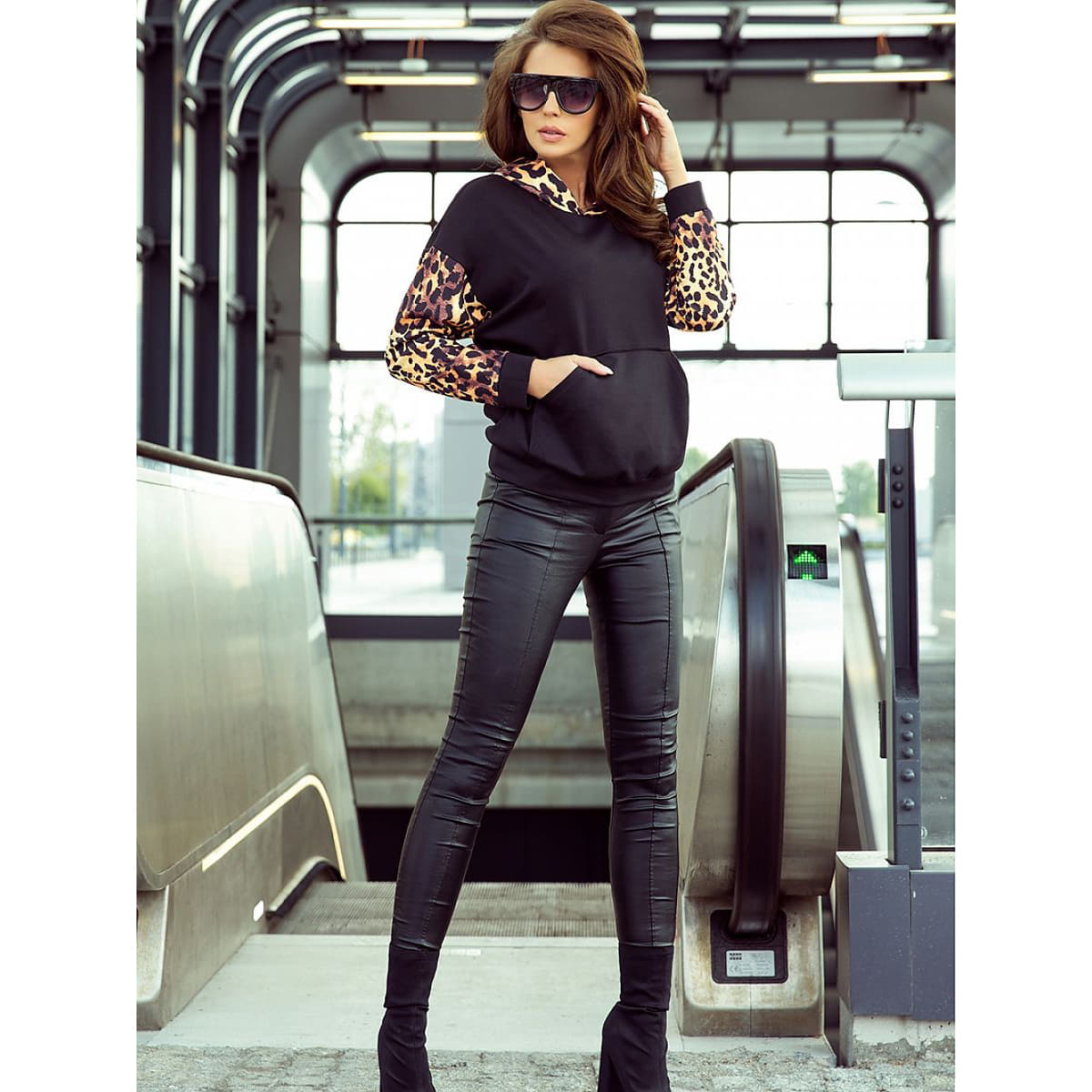 Numoco model 138155 Black | Queens